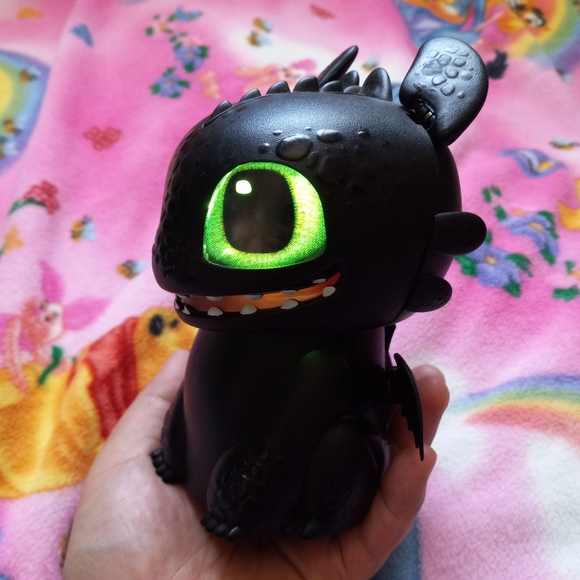 Toys | Dreamworks Dragon Interactive Flying Toothless With Lights And ...